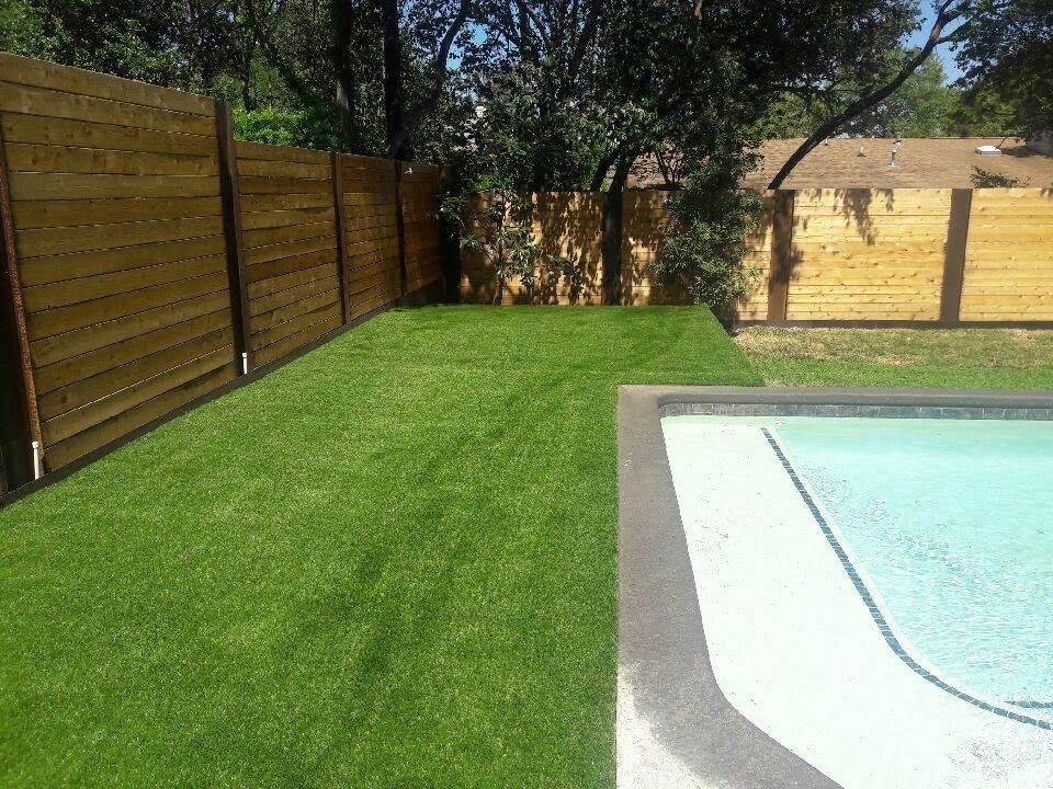 Pool Side Turf - Pool - Austin - by Smarturf | Houzz