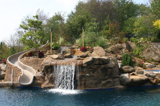 Pool Waterfall and Slide - Piscina - Cleveland - de Enviroscapes | Houzz