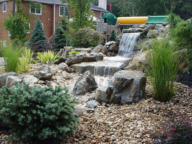 Poolscape with Moss Rock Waterfall - Classique - Jardin - New York ...