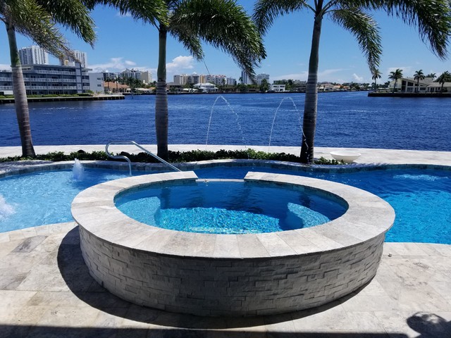 Raised Spa for Custom Shaped Pool with Sun Shelf and Laminar Deck Jets ...