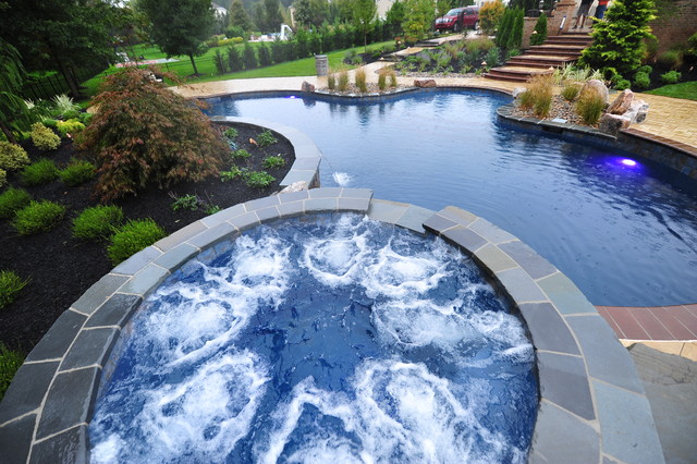 Raised Stone Bond Beam & Raised Spa Pool - Traditional - Pool - New ...
