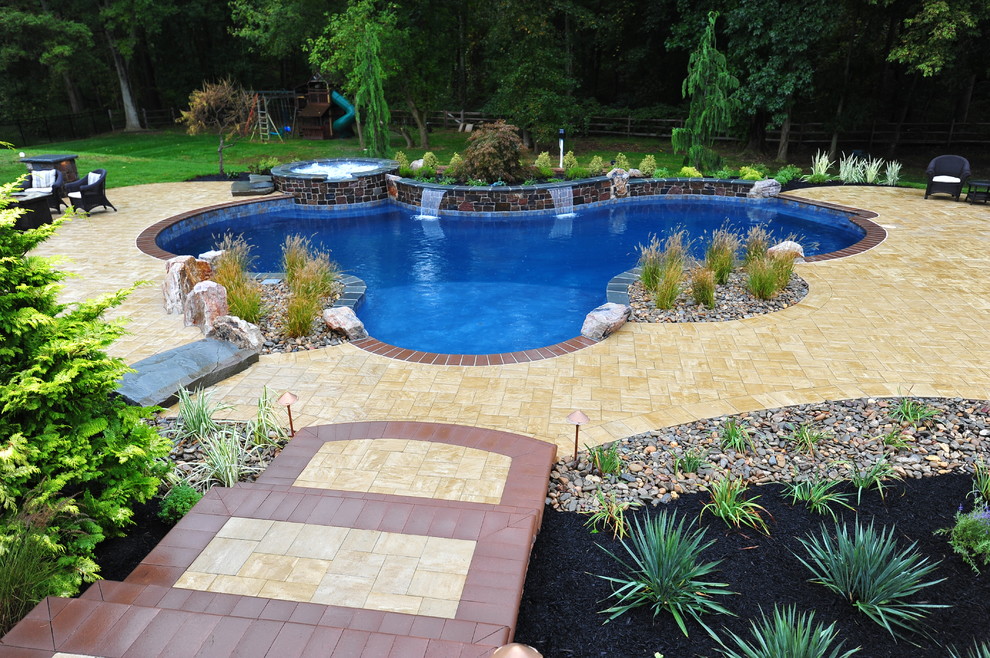 Raised Stone Bond Beam & Raised Spa Pool - Classique - Piscine - New ...