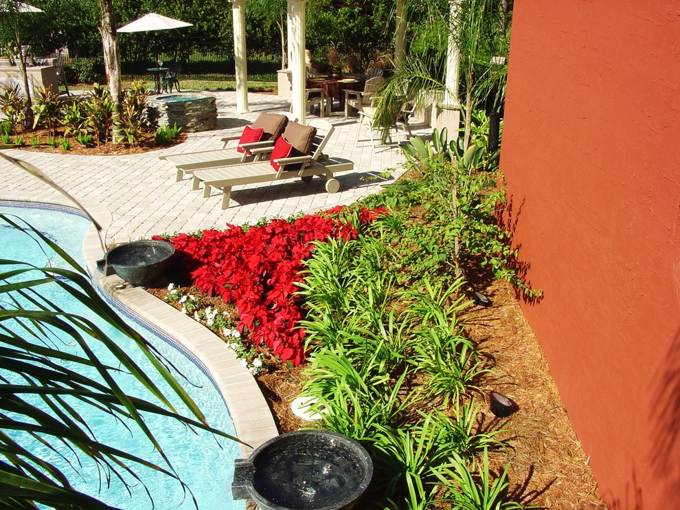 Red Wall - Modern - Pool - Jacksonville - by Core Outdoors, Inc. | Houzz