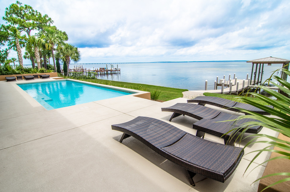 Regatta Bay 2 - Contemporary - Pool - Miami - by DKM Custom Homes | Houzz