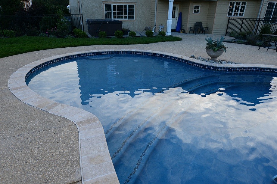 Residential In-ground Pool with Sundeck and Spa - Piscine ...