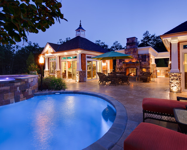 Resort Style Custom Pools with Modern Design - Clásico - Piscina ...