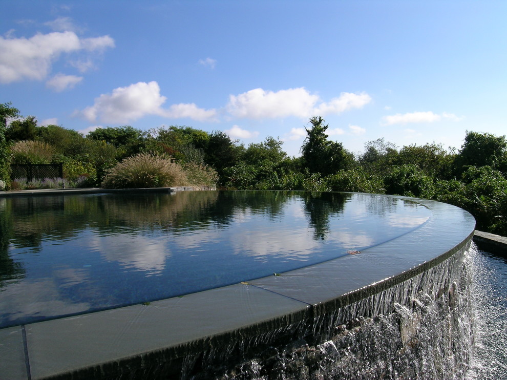 Round Infinity Edge Pool - Modern - Pool - Providence - by Pools & Spas ...