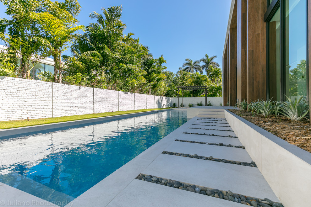 Shelter II - Modern - Pool - Miami - by EBL Construction | Houzz