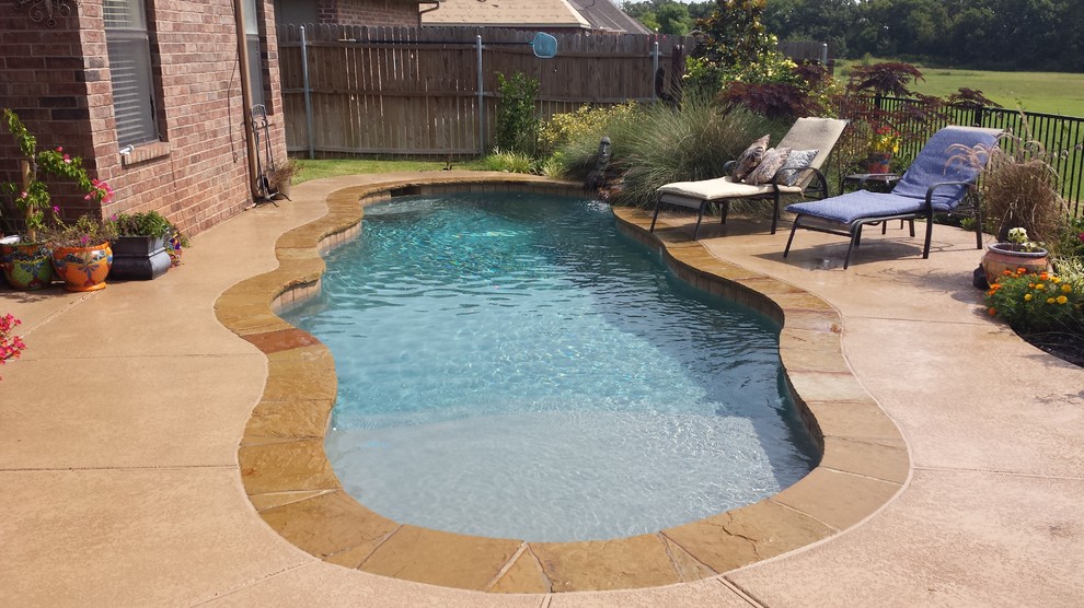 Small Backyard Party Pool - Pool - Oklahoma City - by David Mcleary | Houzz