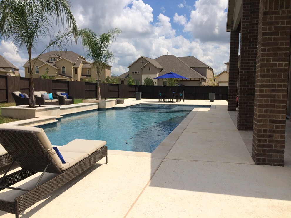 Spring Area Geometric Pool with FireWall & WaterFeature Planters ...