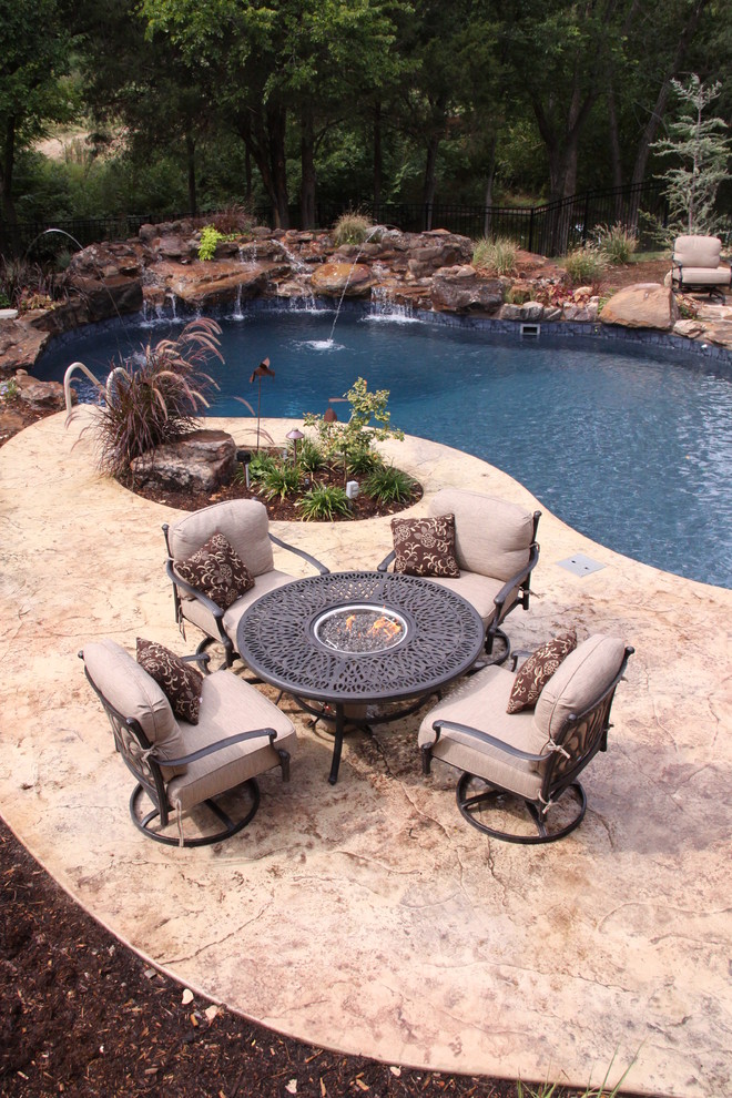 Springdale - Traditional - Pool - Wichita - by Treescapes | Houzz