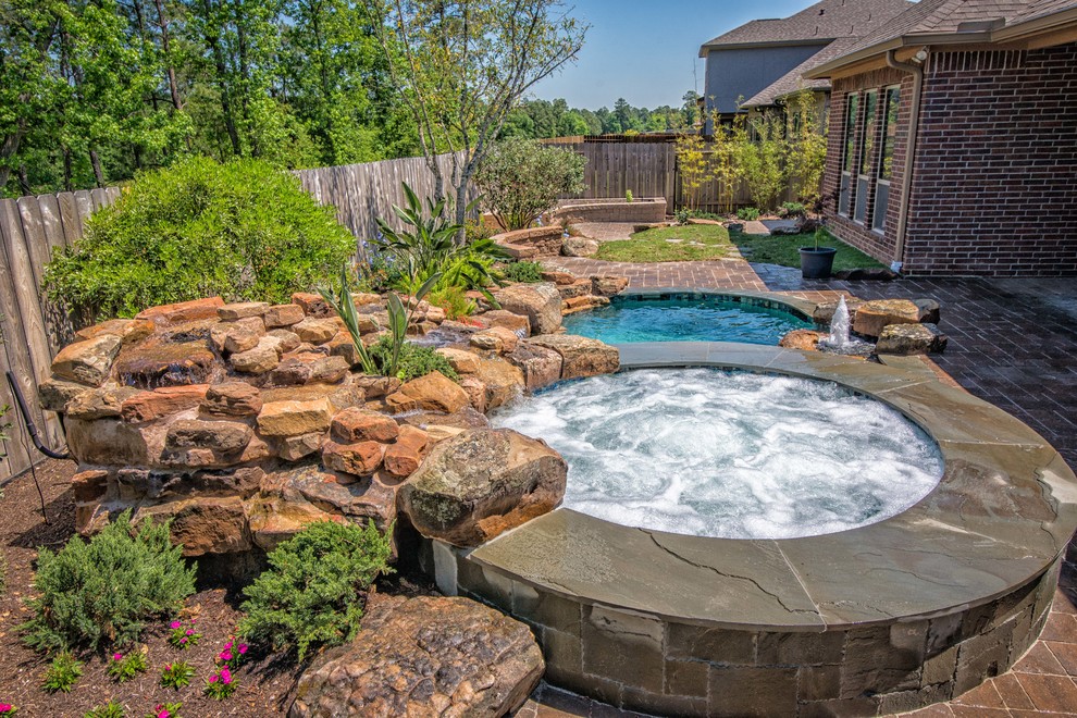 Suburban Courtyard Pool and Spa - Traditional - Pool - Houston - by ...