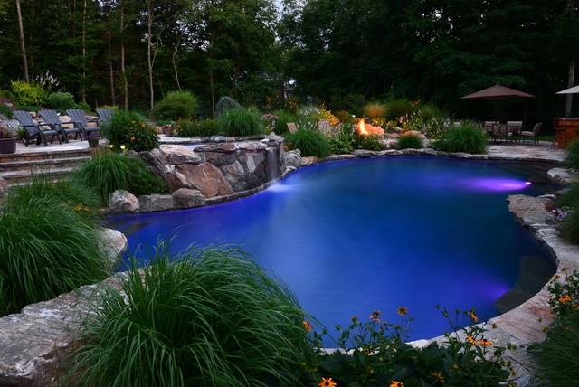 Suburban Oasis I Newtown, CT - Montagne - Piscine - New York - par ...