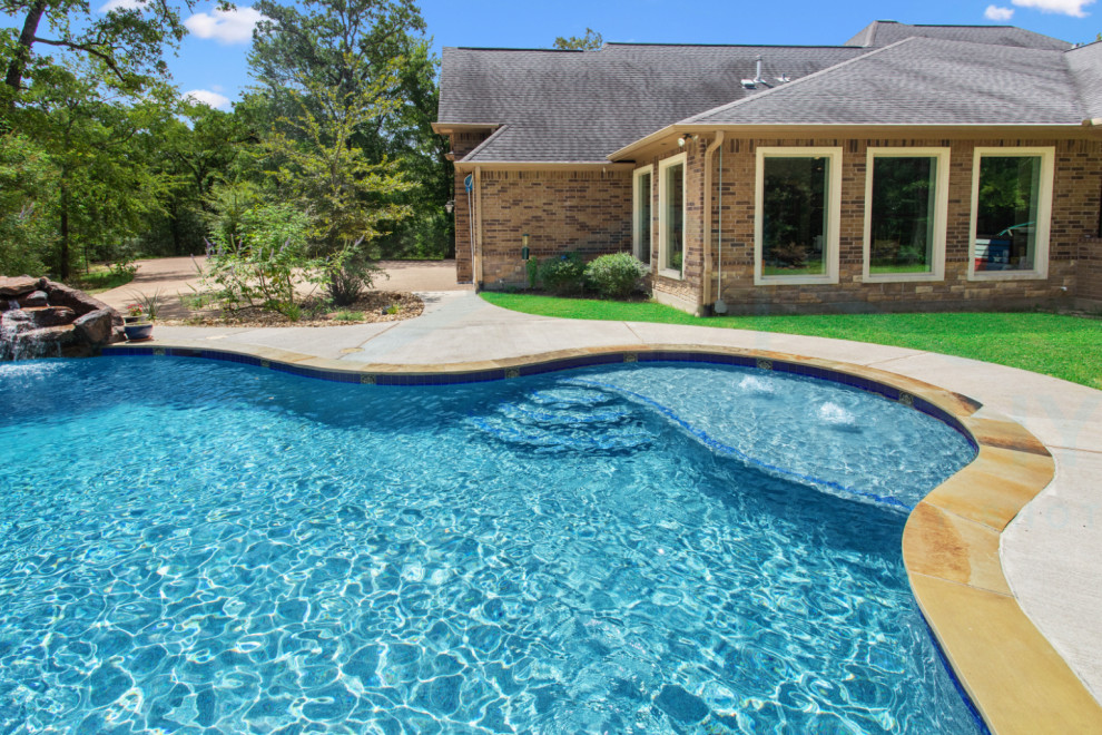 Sunshelf with Flagstone Coping with Bubblers - Pool - by Paradise Oasis ...