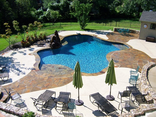 Swimming Pools - Traditional - Swimming Pool & Hot Tub - Kansas City ...