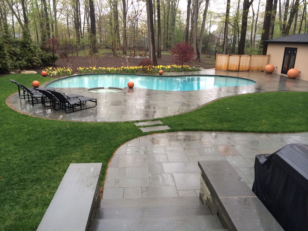 Tenafly Pool Renovation with Bluestone Patios and Steps - Klassisch ...