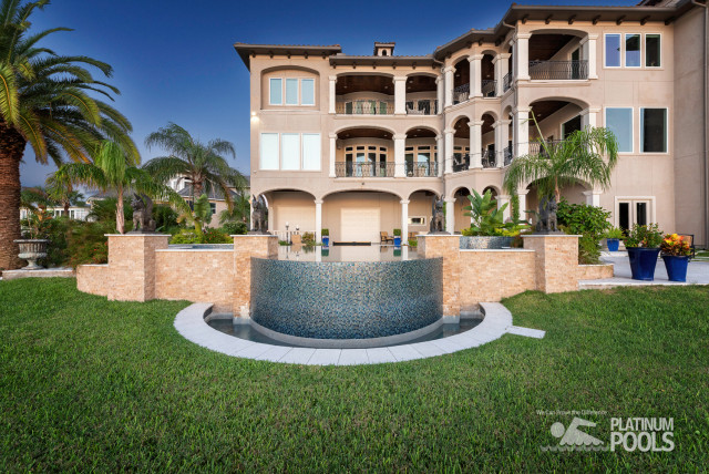 The González's Oasis - $150,000-$200,000 - Classique - Piscine - par ...