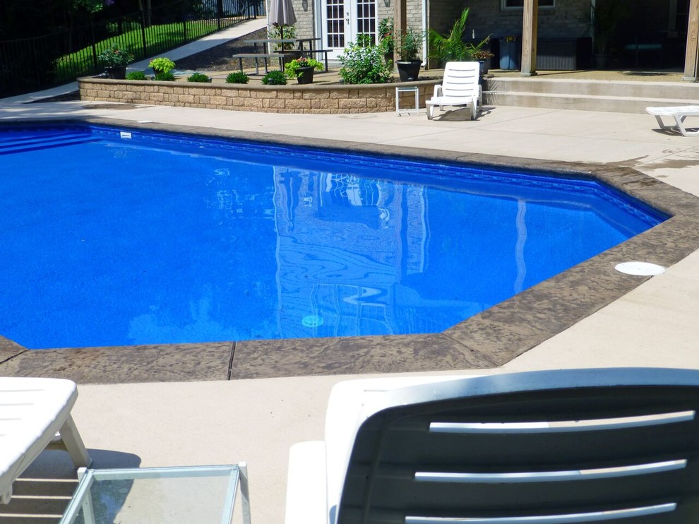 The Highlands Pool, Firepit, and Garden Wall Chesterfield - Traditional ...