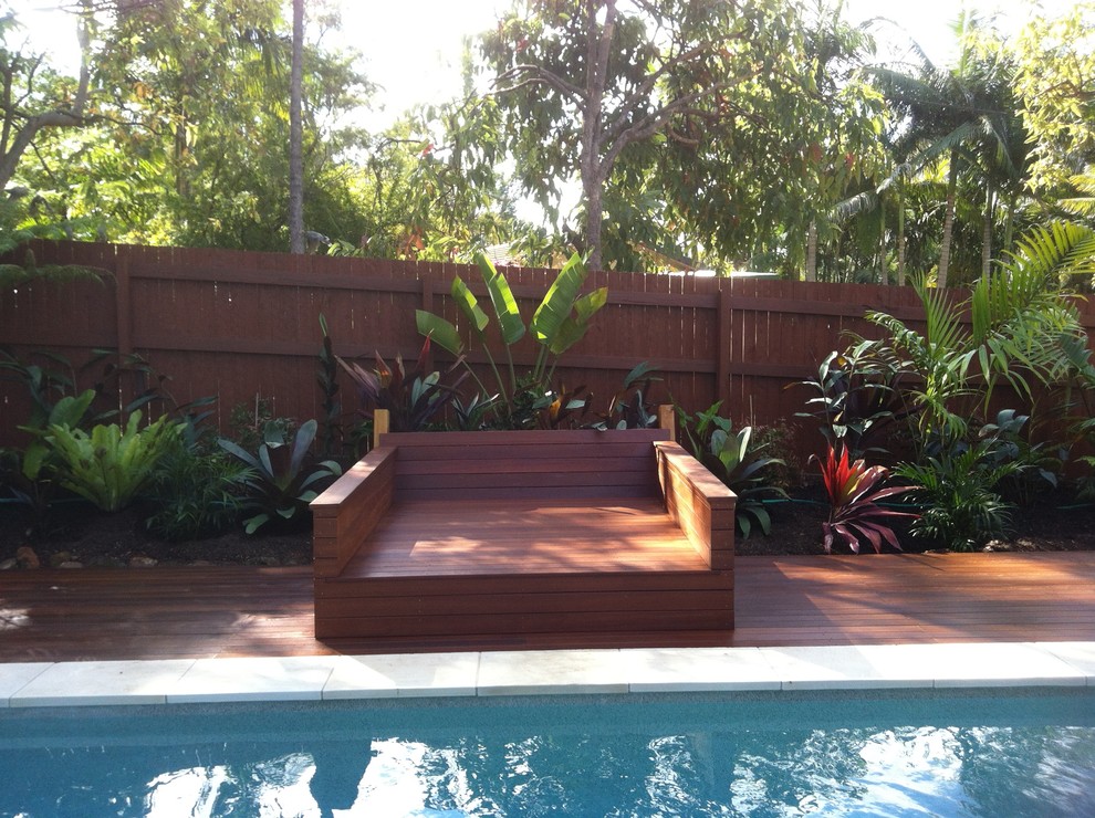 Timber deck with built in Day Bed - Coastal - Swimming Pool & Hot Tub ...