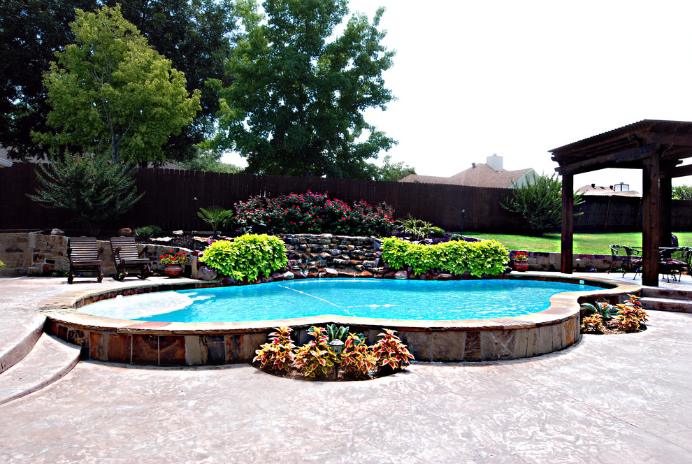 Traditional Pool and Spa with Raised Beam Wall - Traditional - Pool ...