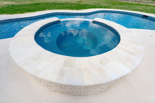 Travertine Coping on Spa - Pools & Hot Tubs - Austin - by Paradise ...