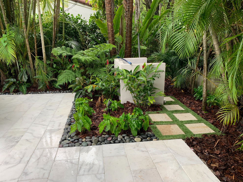 Tropical Foliage landscape design to hide pool pump - Tropical - Pool ...