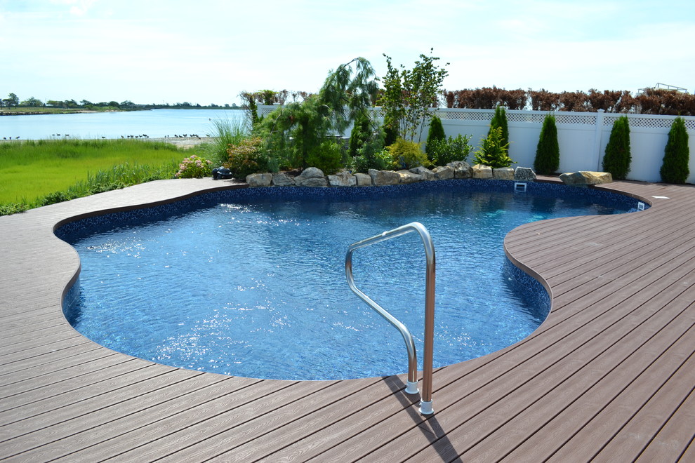 Vinyl-Lined Pool: Vinyl liners come in a large variety of colors, which ...