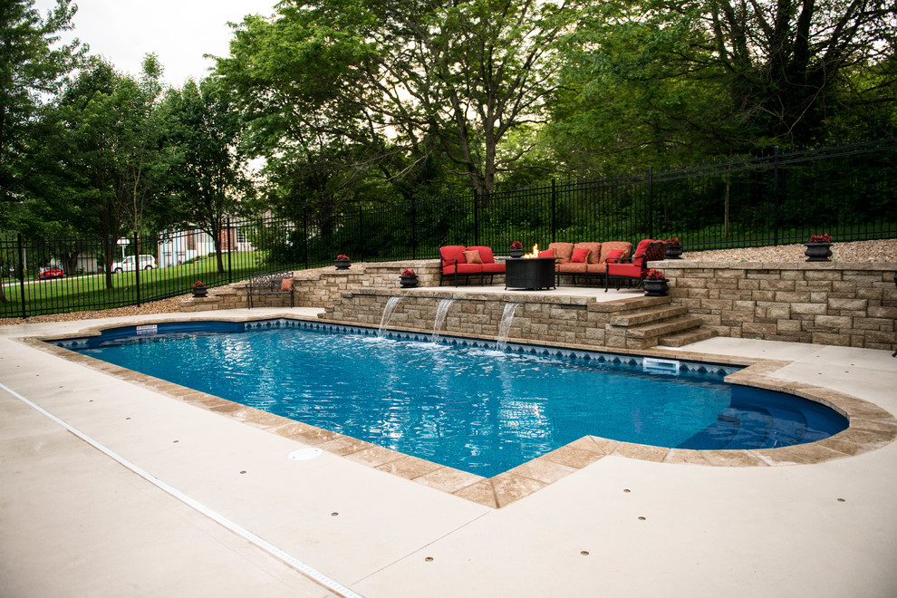 Vinyl-Lined Pool with Raised Water Feature - Klassisch - Pools - Kansas ...
