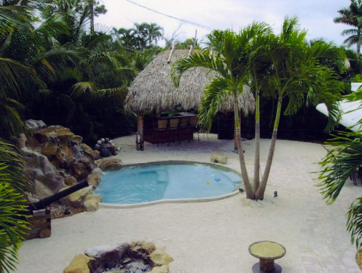 Waterfalls & Tiki Huts - Pool - Miami - by Boca Tropics Inc | Houzz