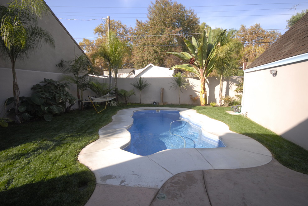 Wavy Pool - Contemporary - Pool - San Francisco - by Dezignz | Houzz
