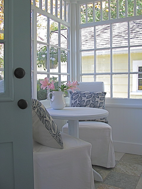 A pretty porch/mudroom/laundry room - Classique - Porche - Toronto ...