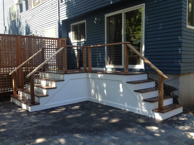 Azek deck with cable rail and cedar posts - Clásico - Porche - Boise ...