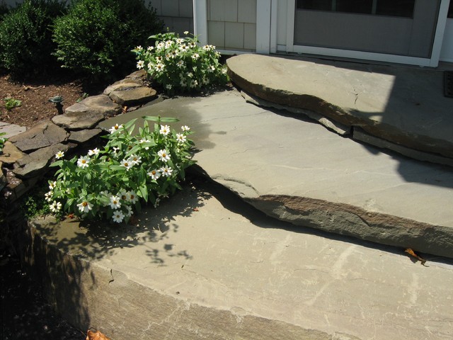 Boulder ideas & Broken Blue Stone Path - Traditional - Verandah ...