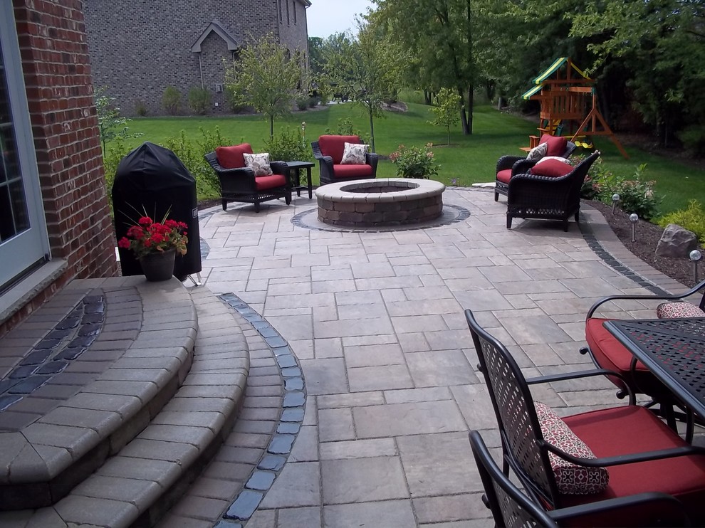 Briar Ridge outdoor living space - Traditional - Patio - Chicago - by ...