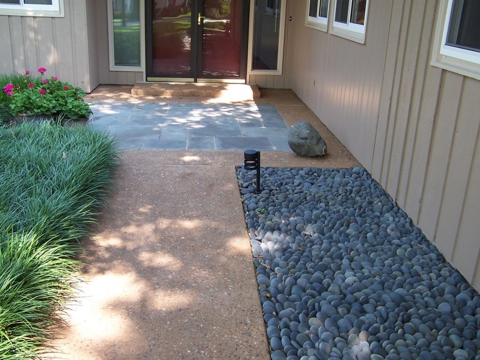 Chesterfield, Missouri custom exposed aggregate and sawn bluestone ...