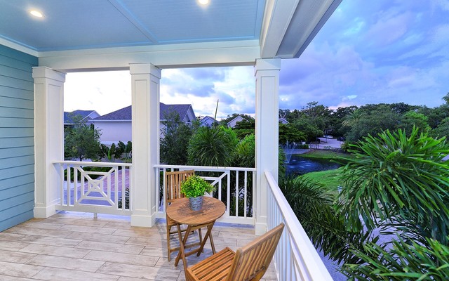 Coastal Craftsman Master Porch - Craftsman - Porche - Tampa - par Ellis ...