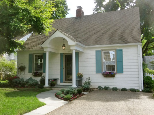 Colonial Style Front Portico with Columns and Blue Stone Sidewalk ...
