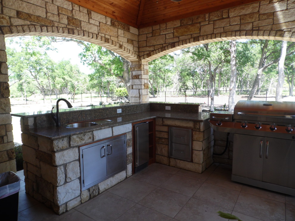 Custom Traditional Style Outdoor Kitchen - Traditional - Porch - Austin ...