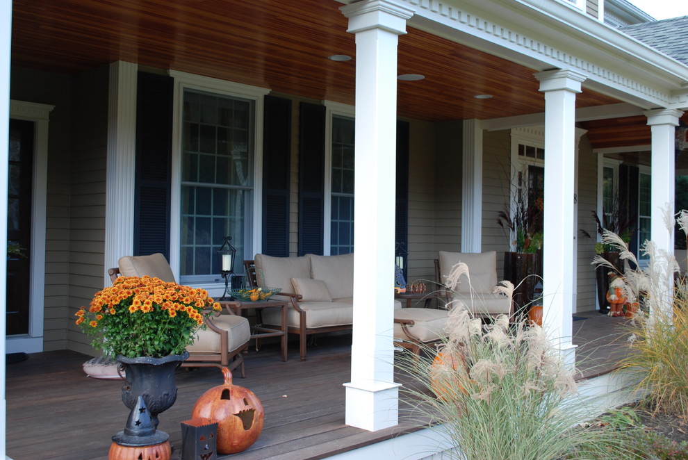 Front Exterior Makeover with Porch - Klassisch - Veranda - Boston - von ...