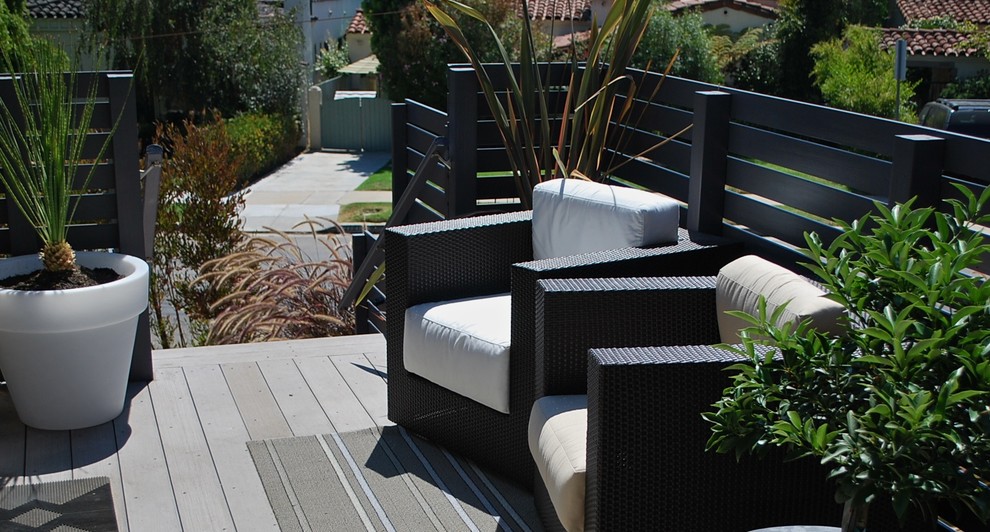 Front yard Grey TREX decking and Privacy Screen - Contemporary - Porch ...