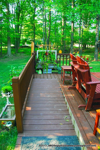 Handicap Accessible Deck with Ramp - Современный - Веранда - Кливленд ...