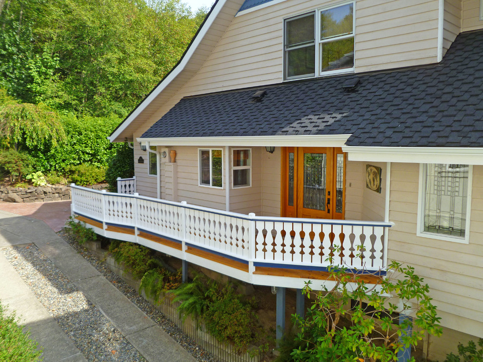 New Deck Railing Featuring Sawn Cedar Balusters - Clásico - Porche ...