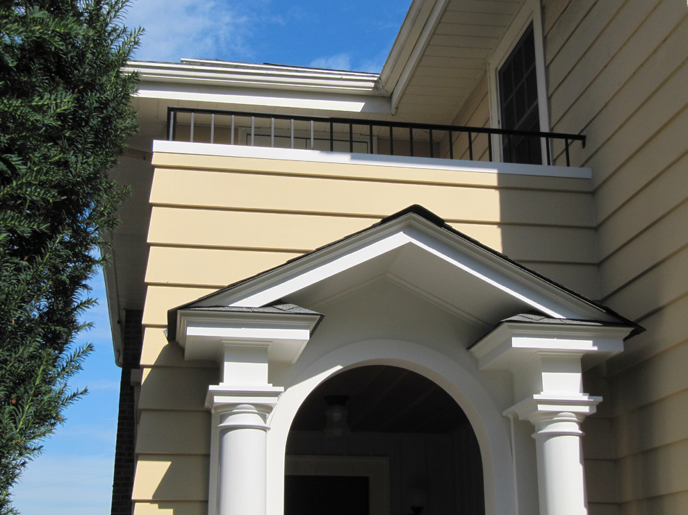 Portico with pediment and arch - Klassisch - Veranda - Seattle - von ...