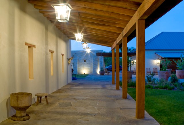 Rustic Hacienda Style Texas Ranch - Sud-Ouest Américain - Porche ...