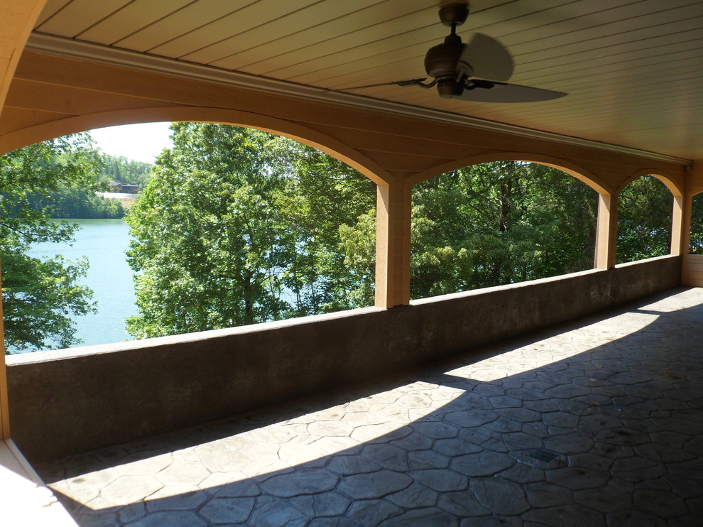 Screen porch overlooking Smith Mountain Lake - Porche - Autres ...