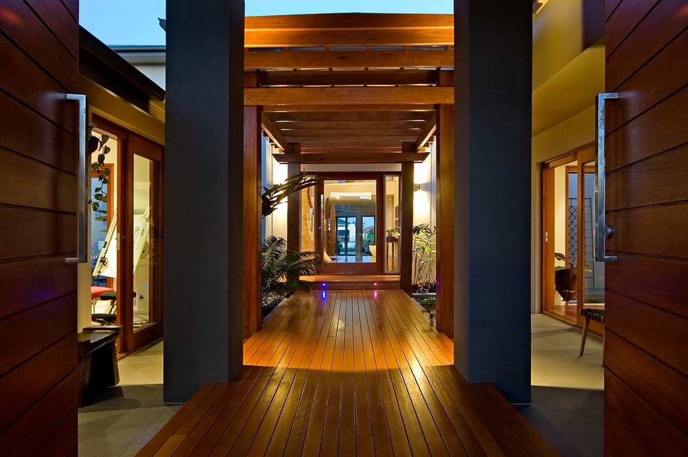 Waterfront Luxury 'Hope Island' Residence Two Story - Asiatisch ...