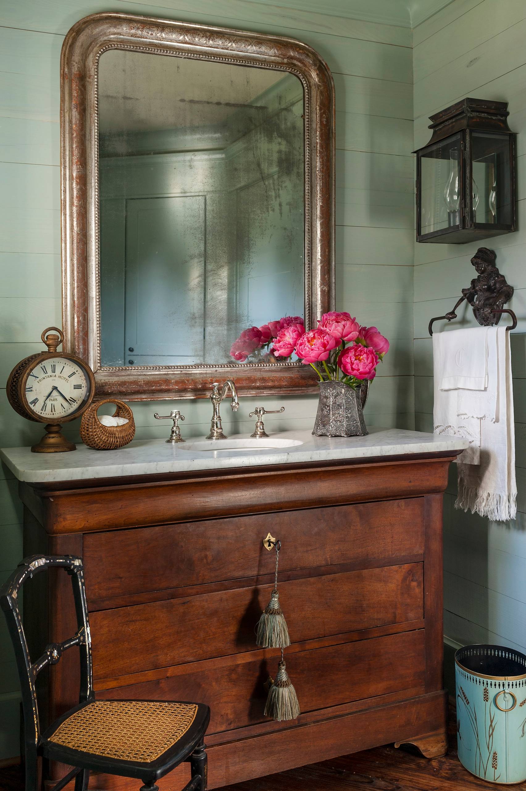 Antique Vanities For Small Bathrooms