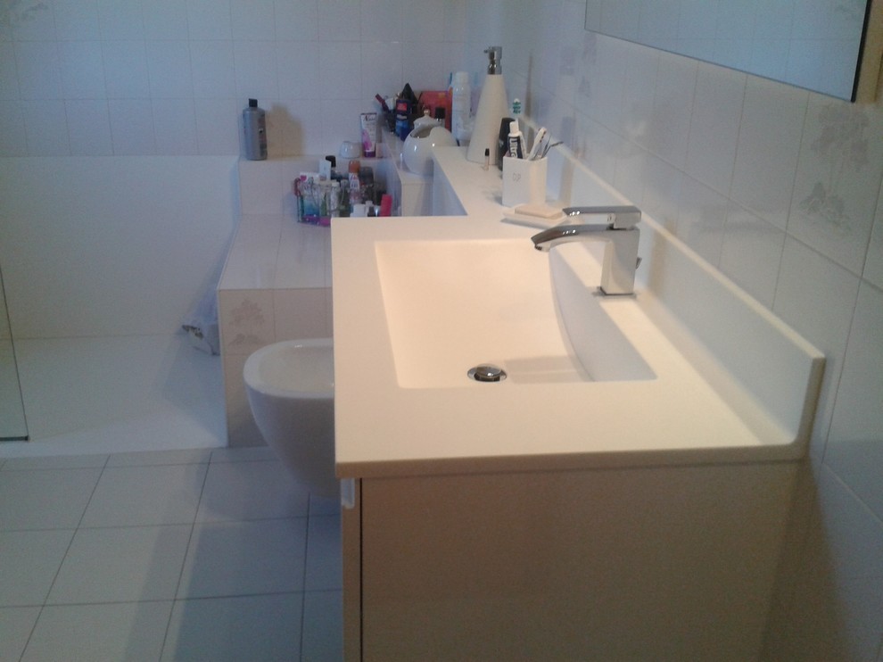 Meubles vasque Salle de bains en SOLID SURFACE - Salle de Bain - Saint-Étienne - par User | Houzz