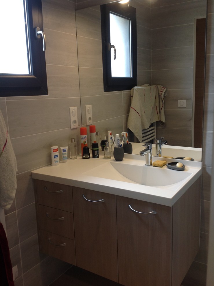 Meubles vasque Salle de bains en SOLID SURFACE - Salle de Bain - Saint-Étienne - par User | Houzz