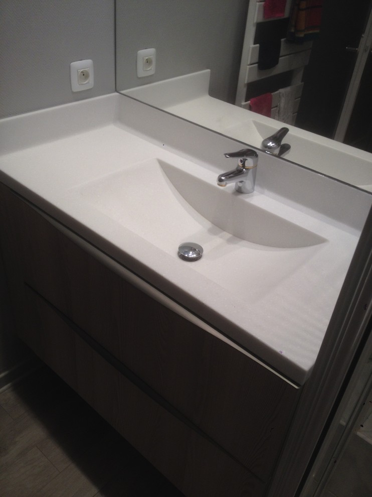 Meubles vasque Salle de bains en SOLID SURFACE - Salle de Bain - Saint-Étienne - par User | Houzz